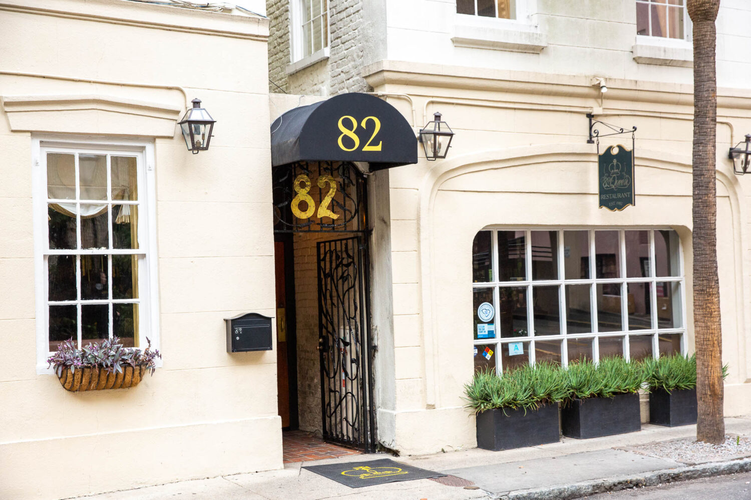 82 Queen | Charleston Guru